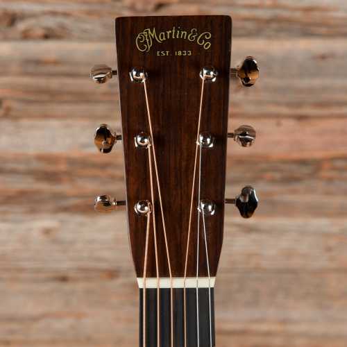 Martin Standard Series D-28 Standard Series D-28 Natural Natural ...