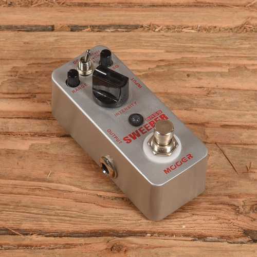 Mooer Bass Sweeper Bass Sweeper > Effects | Chicago Music Exchange