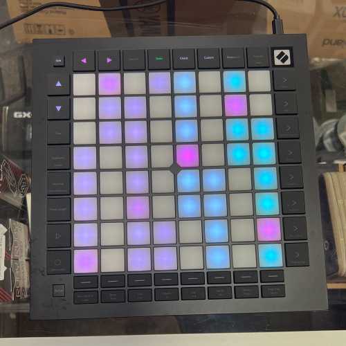 Novation Launchpad Pro MK3 Polyphonic Standalone Sequencer (Pre-Owned ...