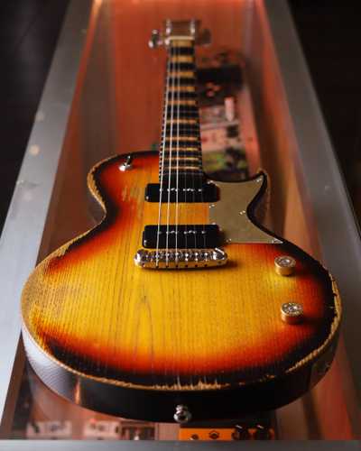 Paoletti Seicento Sunburst > Guitars Electric Solid Body | Distinctive ...