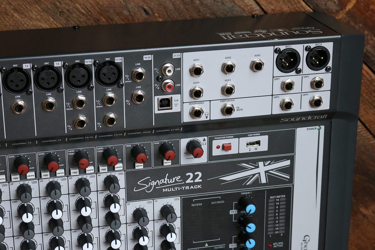 Soundcraft Signature 22 MTK Mixer and Audio Interface w/ Effects ...