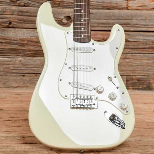 Squier Affinity Stratocaster Affinity Stratocaster White White ...