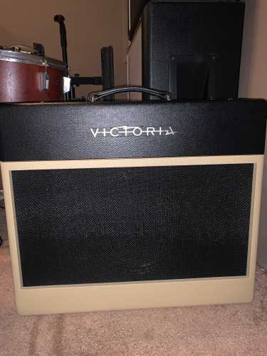 Victoria Silver Sonic Amp Tan/Black > Amps & Preamps | Groovy Guitar